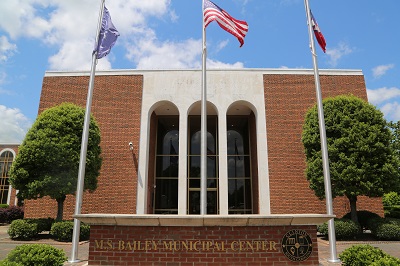 Clinton City Council extends mask resolution - Who's On The Move