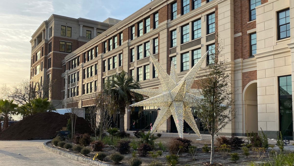 The Jasper’s show-stopping light display reignites a cherished holiday ...