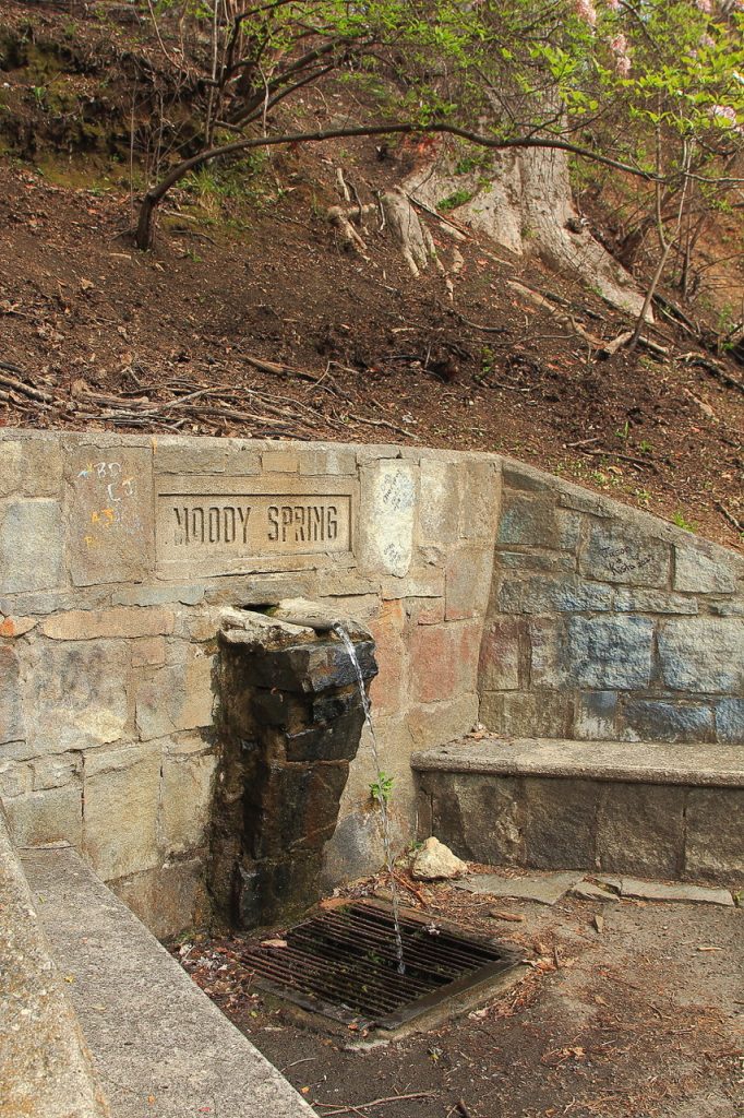 Moody Spring - Who's On The Move