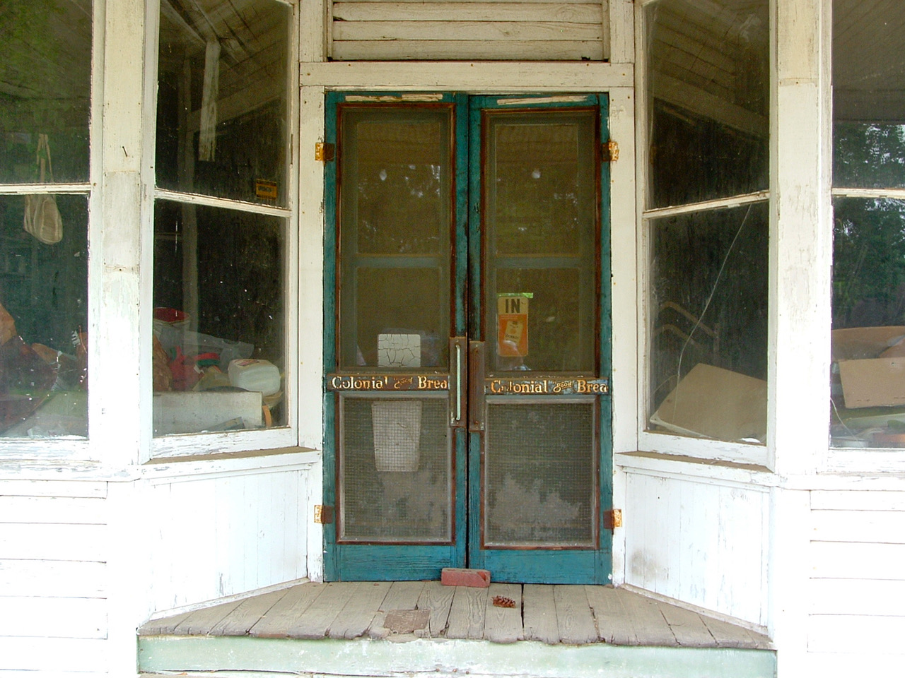 Bring Back Honest-To-Goodness Screen Doors - Who's On The Move