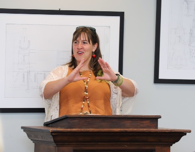 Bee-friendly blooms and spring wisdom take root at DAR garden talk ...