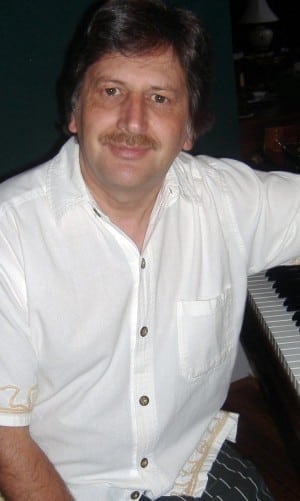 Frank Walker plays live at Chapman Sunday - Who's On The Move